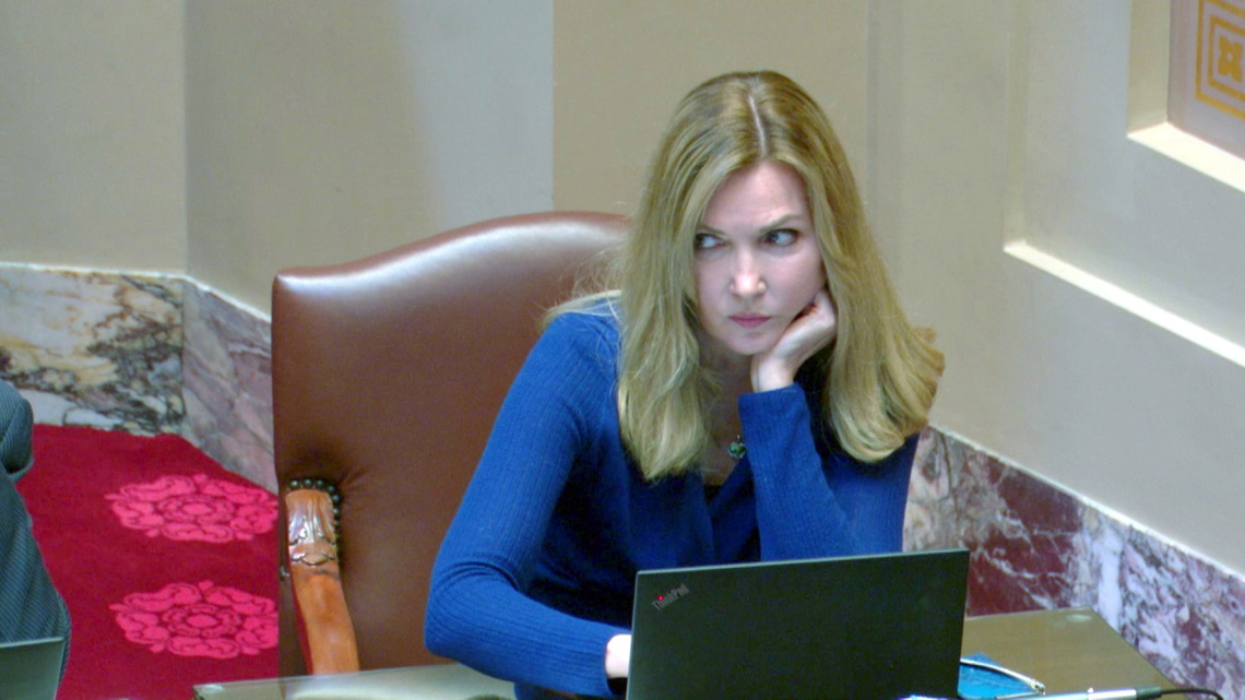 Nicole Mitchell returns to MN Senate, GOP fails to block her vote ...