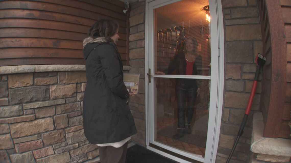 Will a random family let our reporter 'crash Christmas?' | kare11.com