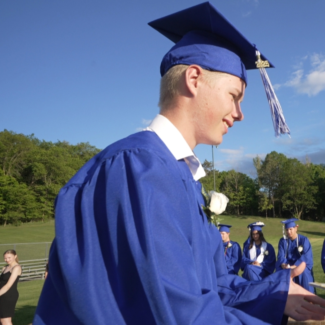 Tiny MN town gives $108,000 to its graduating seniors | kare11.com