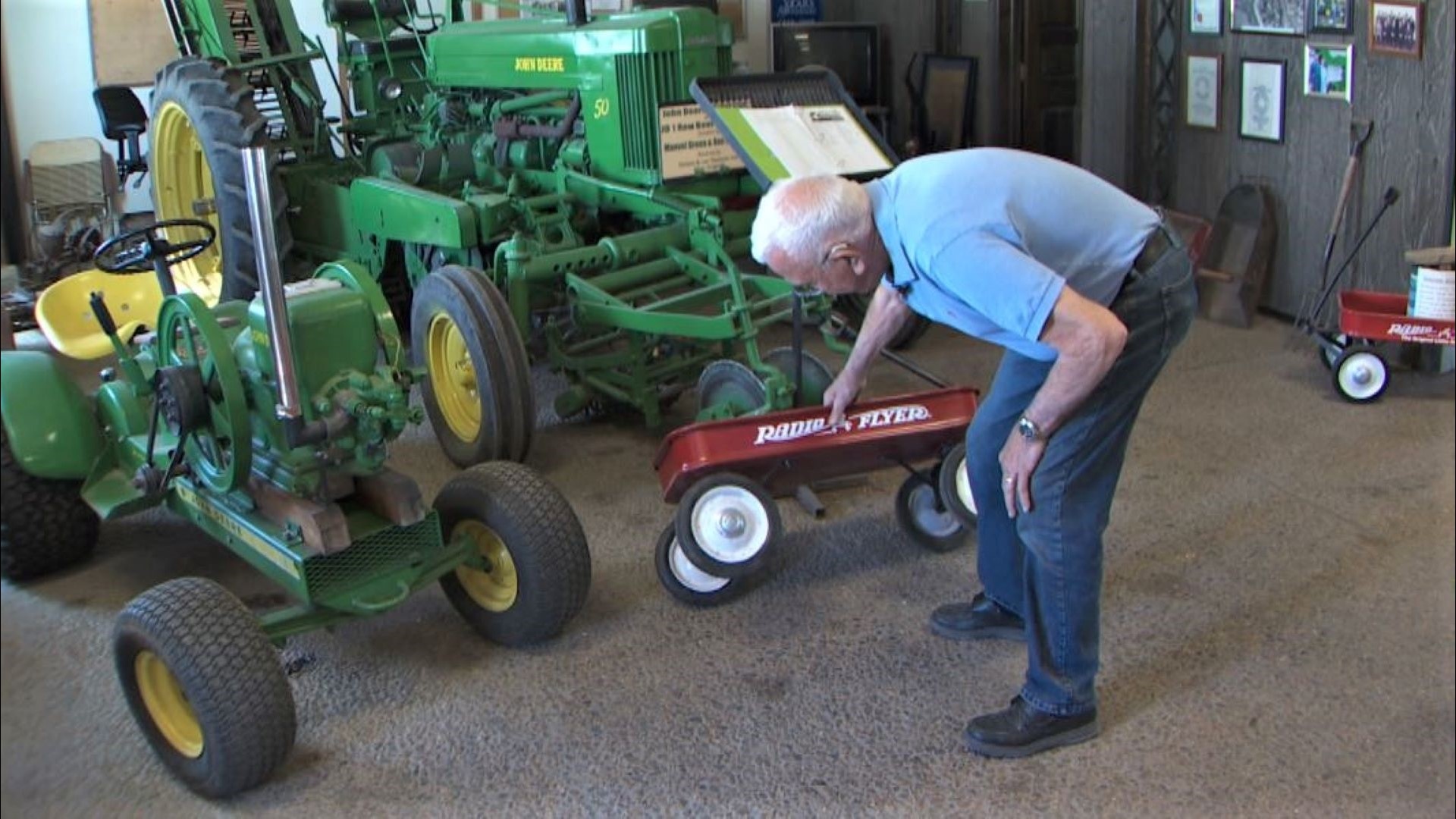 Inspired by toy, Minnesotan builds not-so-little red wagon | kare11.com