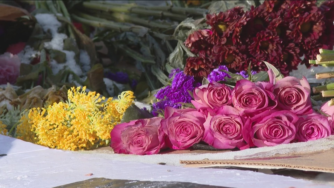 Minneapolis neighbors gather for a prayer vigil for Renee Good | kare11.com