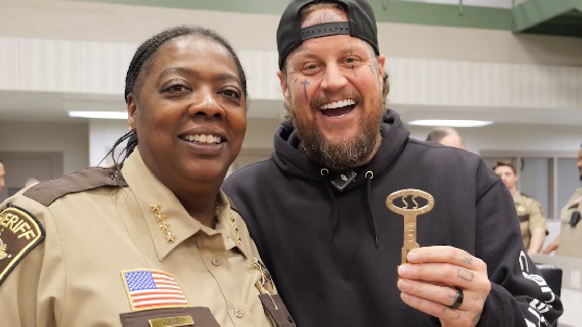 Jelly Roll inspires inmates in Minneapolis visit | kare11.com