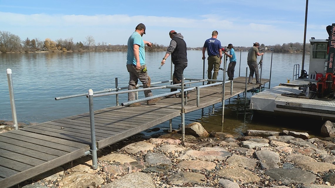 Early dock installs on Lake Minnetonka due to warm weather | kare11.com