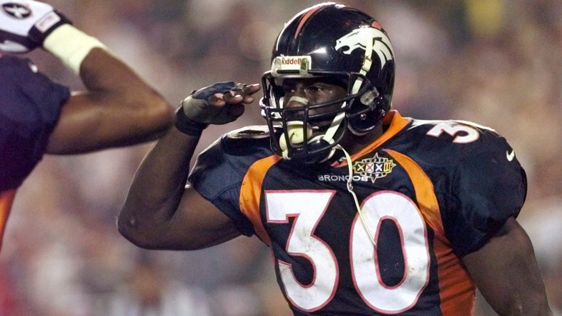 Broncos Hall of Fame RB Terrell Davis handcuffed after flight | kare11.com