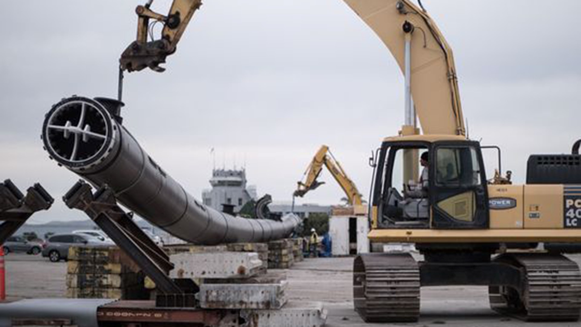 A giant floating trash collector will try to scoop up the Great Pacific ...