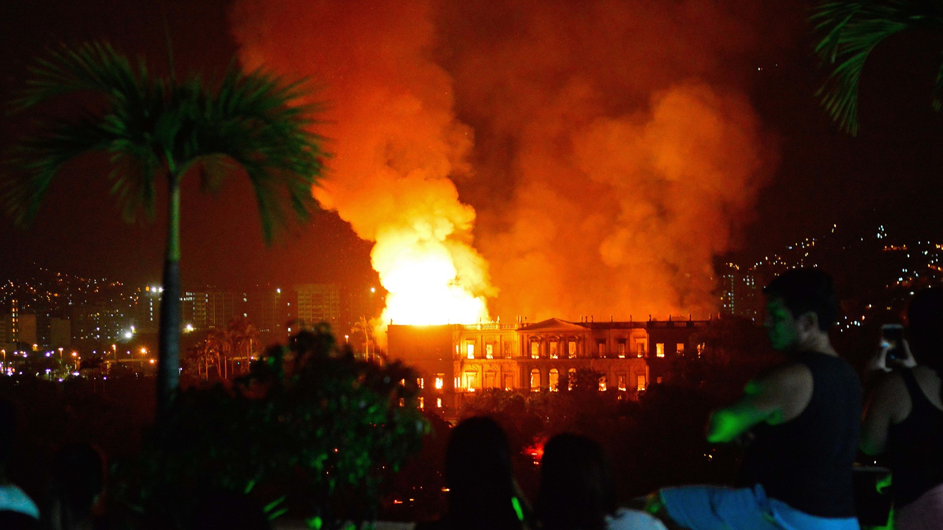PHOTOS: Fire tears through 200-year-old Rio museum | kare11.com
