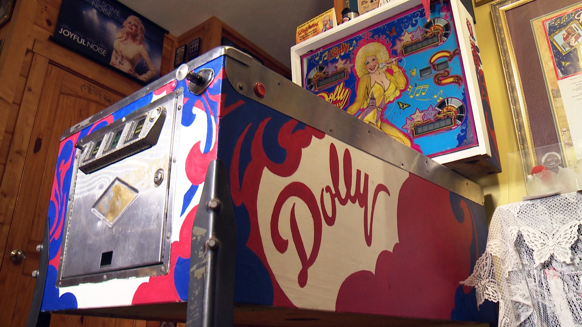 Super-fans' home a Dolly Parton shrine | kare11.com