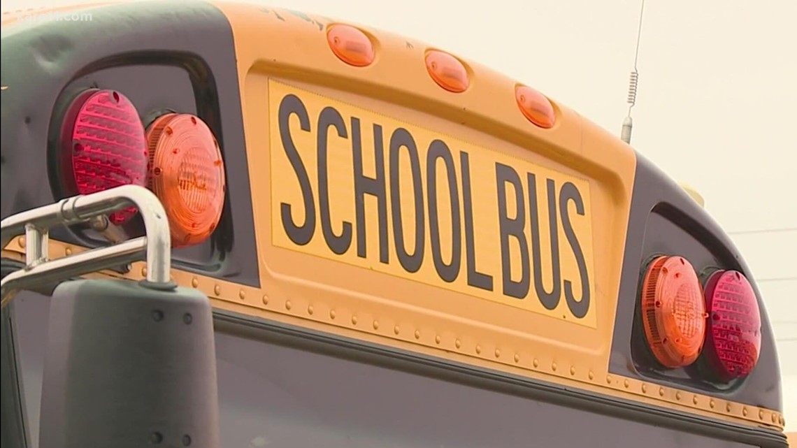 Bus driver takes evasive action after spotting vehicle with guns ...